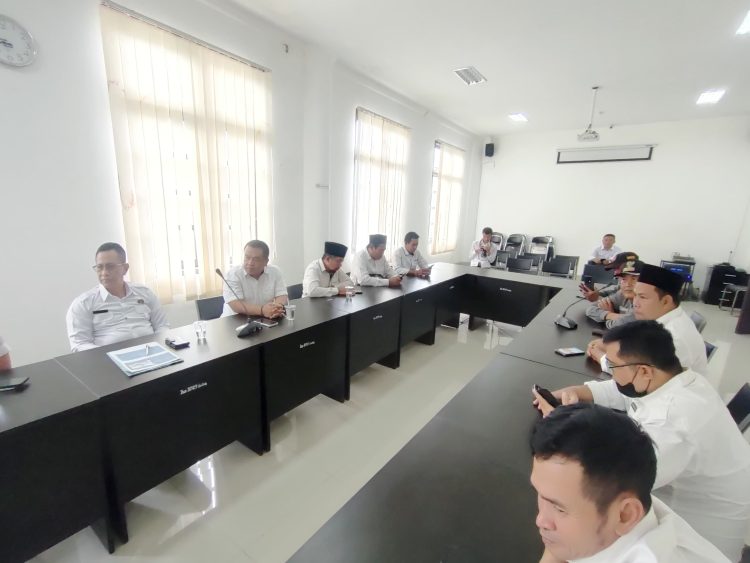 Lotim Darurat Sampah, FKKD Gedor Kantor Dewan